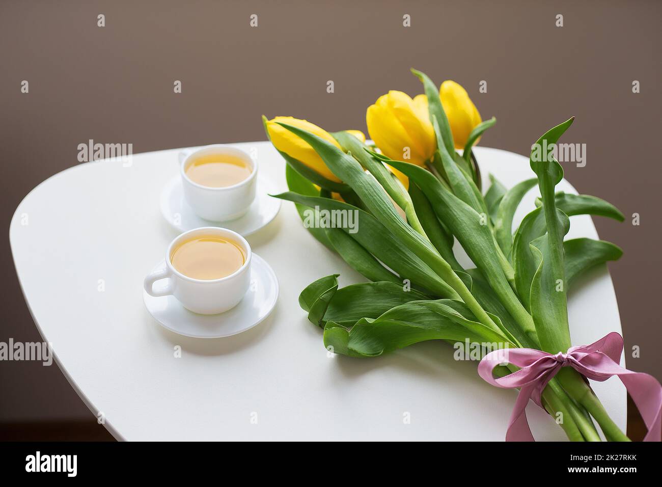 Beautiful yellow tulips water hi-res stock photography and images - Alamy