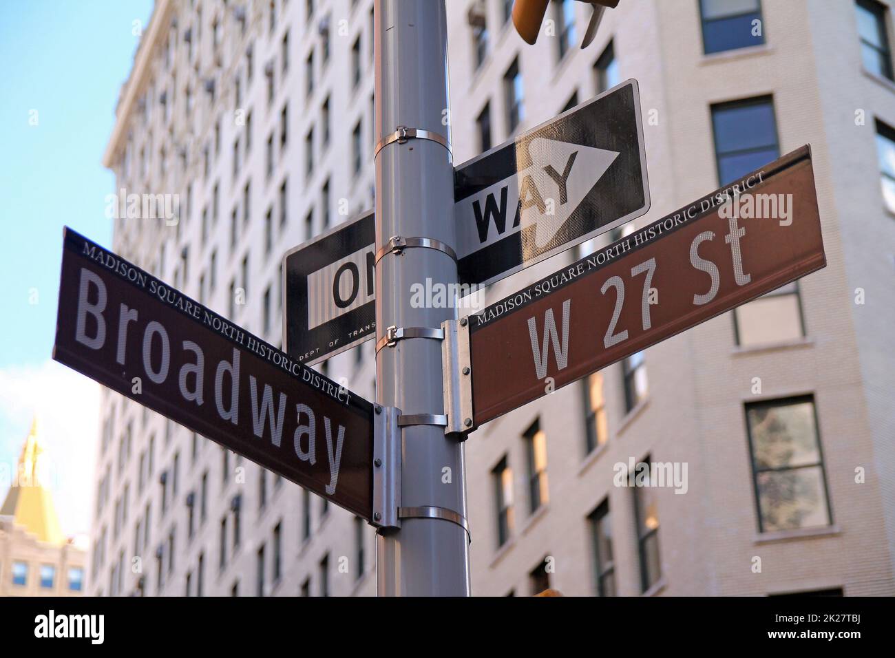 Brown West 27th Street and Broadway historic sign Stock Photo - Alamy