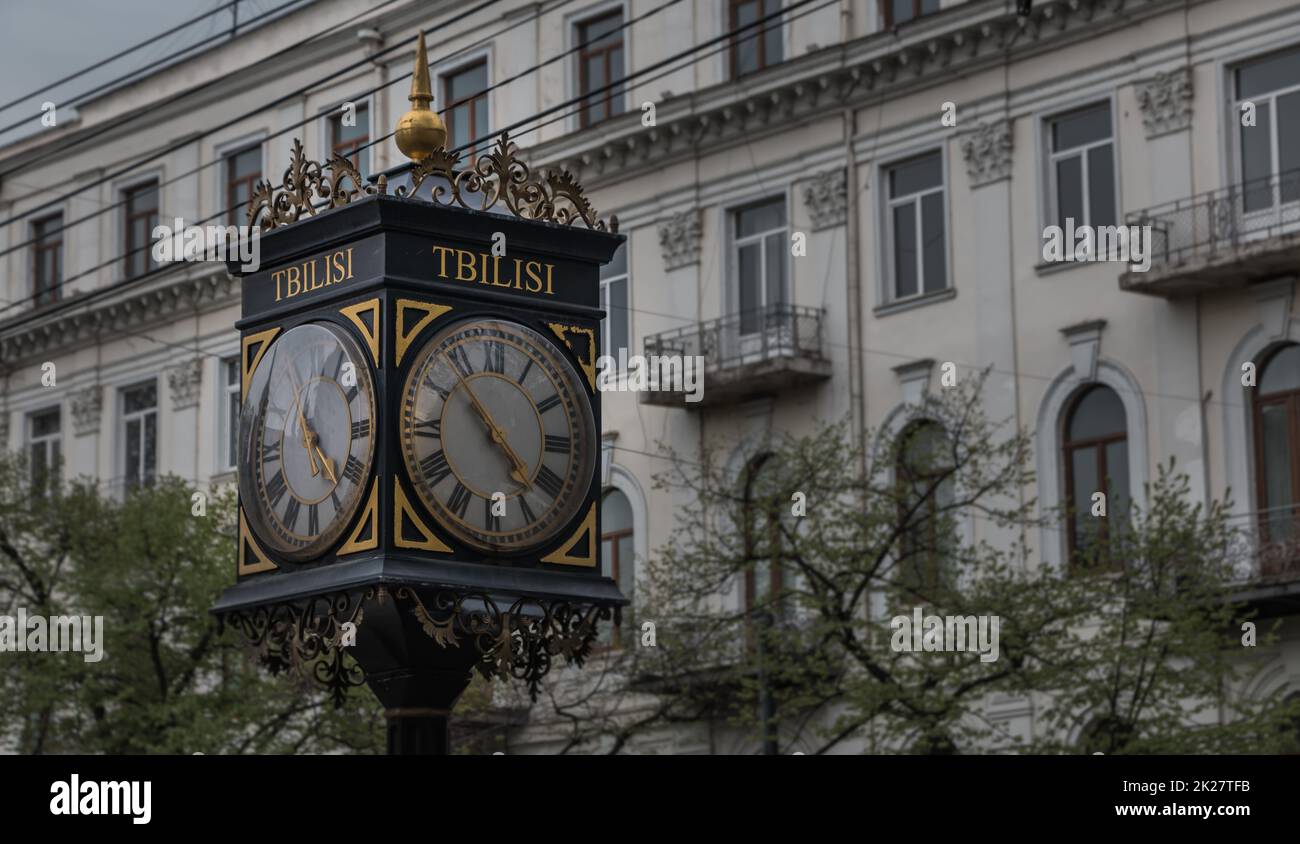Street clock hi-res stock photography and images - Alamy