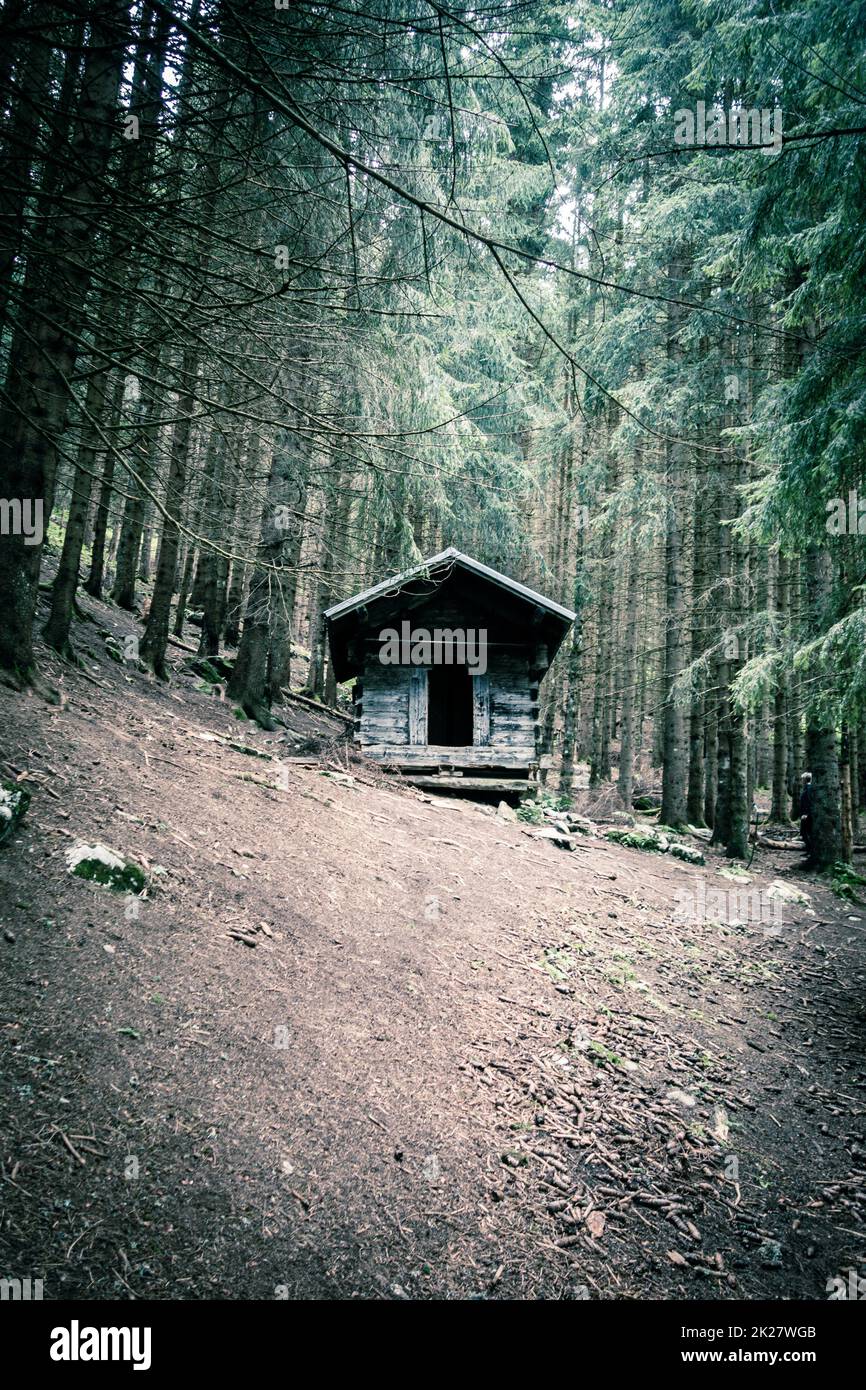 Wooden small cabin hi-res stock photography and images - Alamy