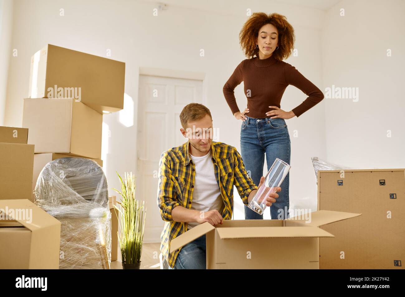 Packing house boxes hi-res stock photography and images - Alamy