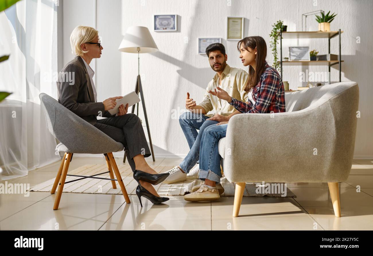 Family therapy session hi-res stock photography and images - Alamy