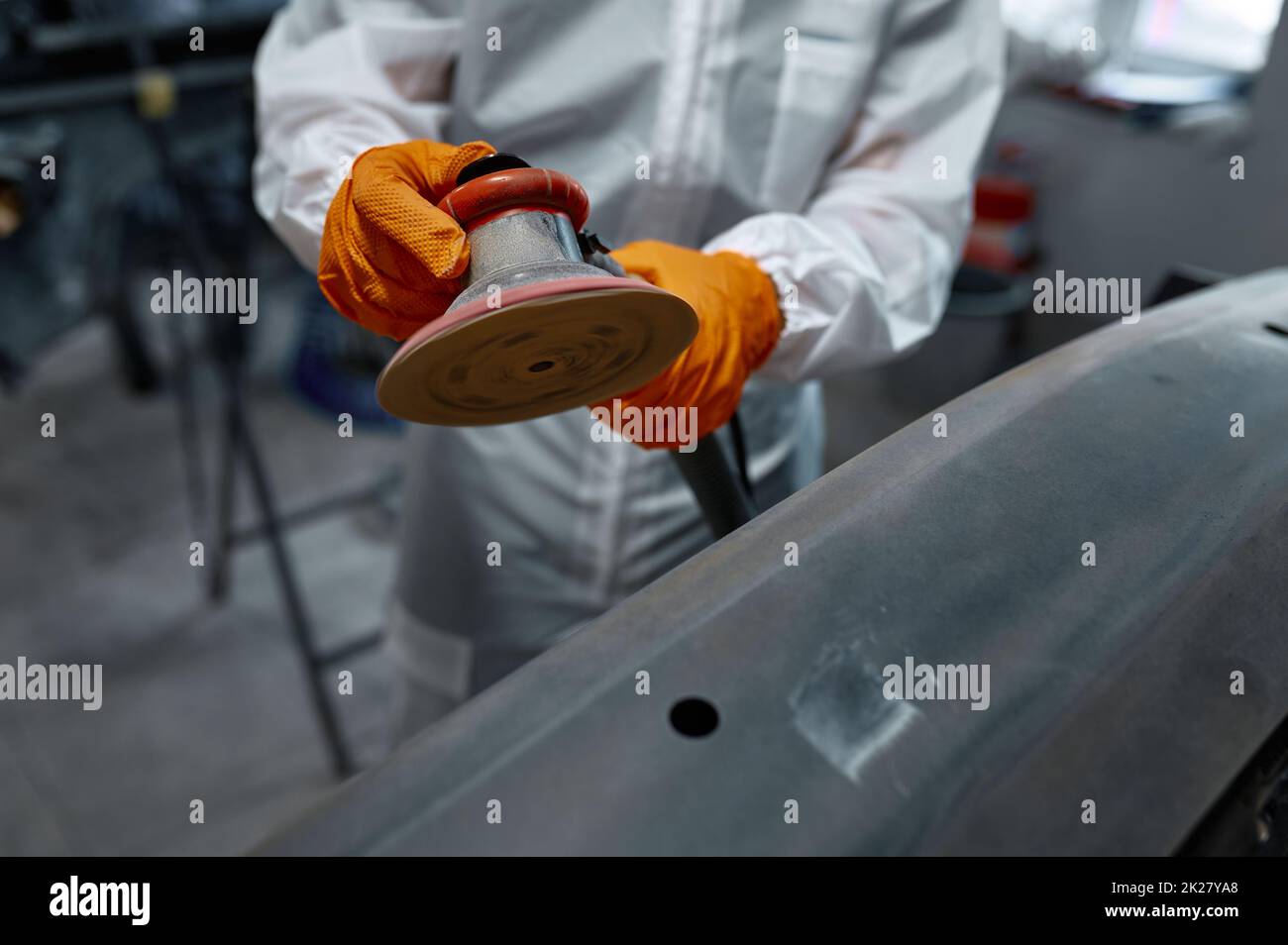 Closeup auto mechanic hands with orbital polisher Stock Photo - Alamy