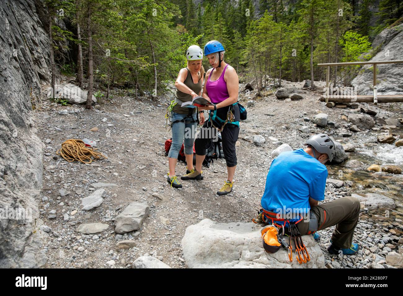 Reading a guidebook hi-res stock photography and images - Alamy