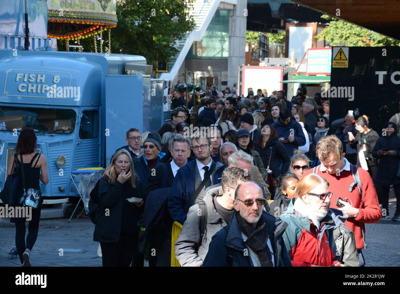 The queue to pay respects to the Queen in the Palace of Westminster ...