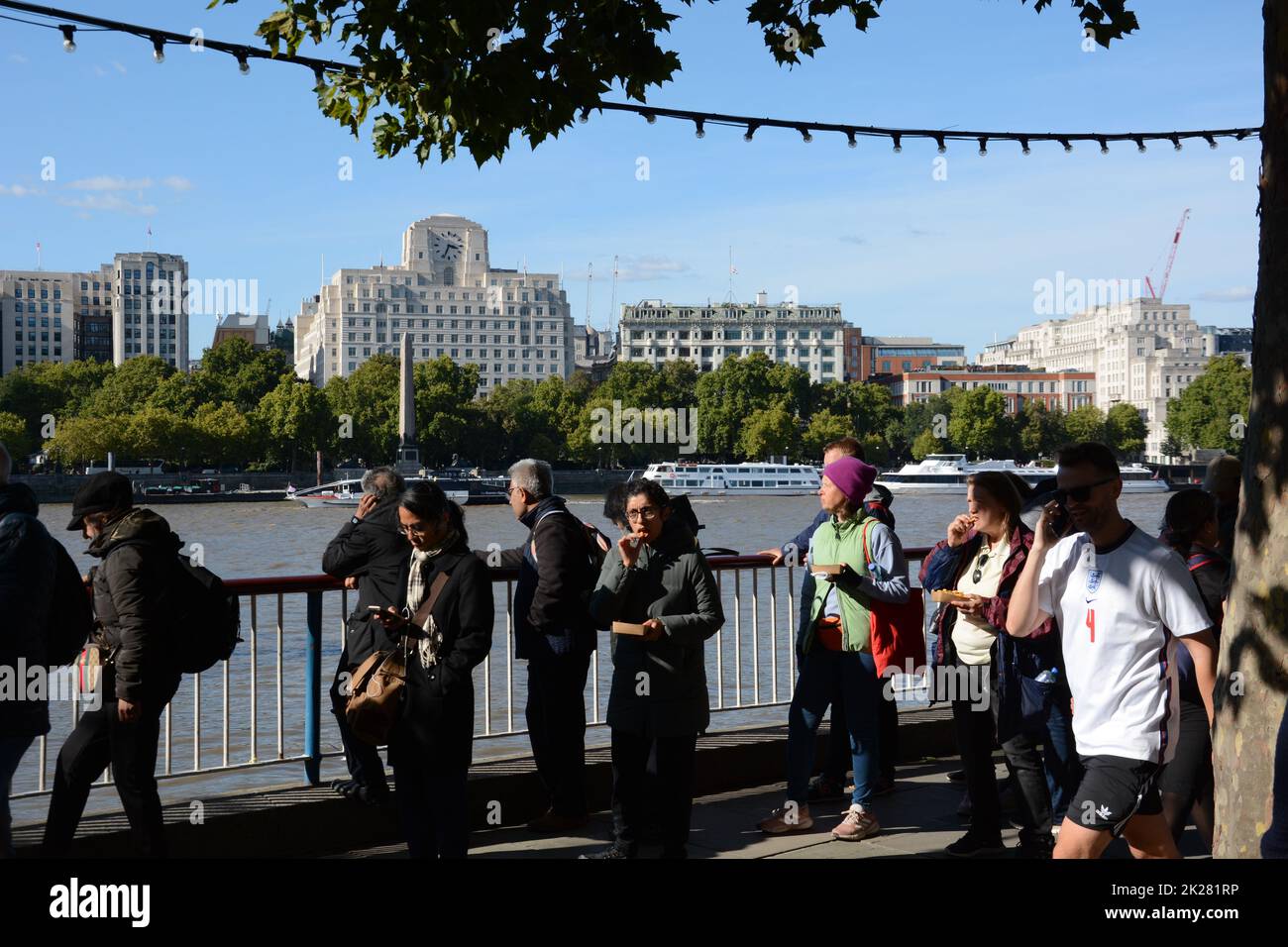 The queue to pay respects to the Queen in the Palace of Westminster ...