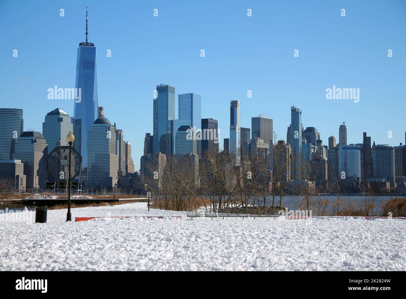 Downtown Manhattan with winter snow on the ground Stock Photo - Alamy