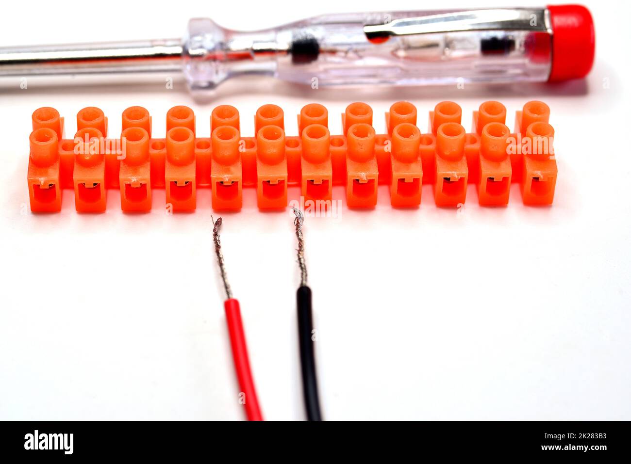 Electrical connector terminal block hi-res stock photography and images ...