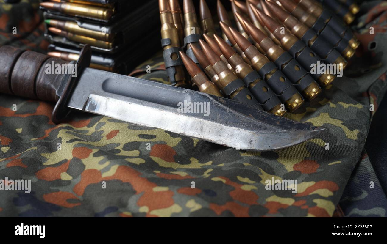 Combat tactical stainless steel fighting knife, leather handle ...