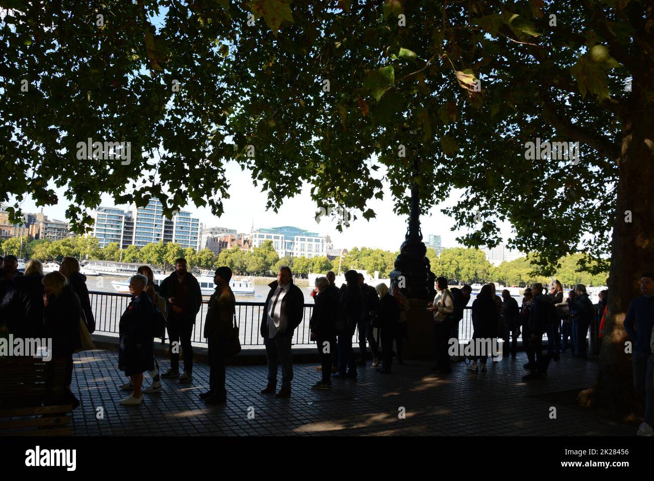 The queue to pay respects to the Queen in the Palace of Westminster ...