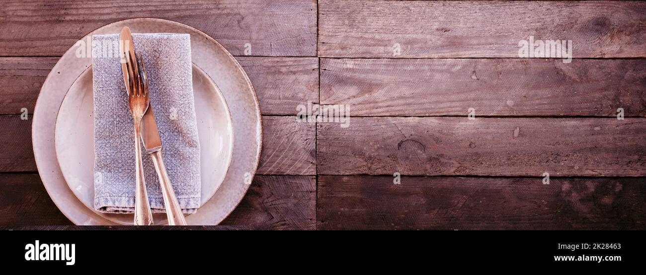 Vintage dinner table hi-res stock photography and images - Alamy
