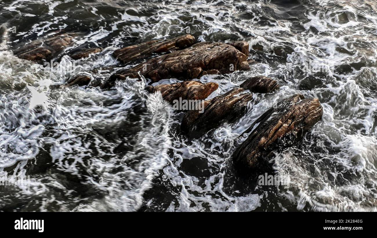 Ocean waves hitting rocks hi-res stock photography and images - Alamy
