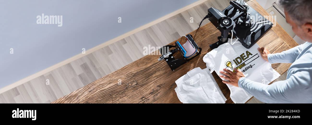 Man screen printing hi-res stock photography and images - Alamy