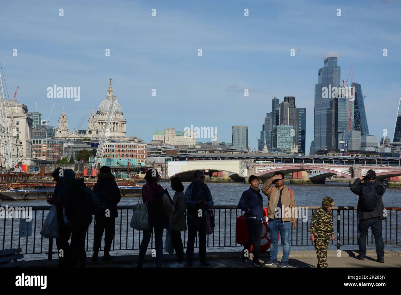 The queue to pay respects to the Queen in the Palace of Westminster ...