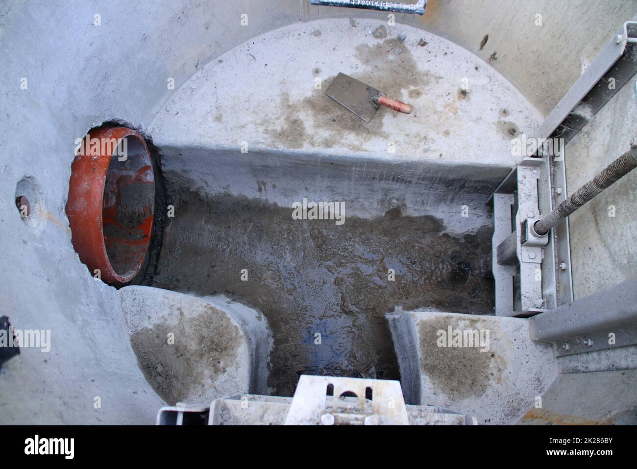 Manhole top view hi-res stock photography and images - Alamy