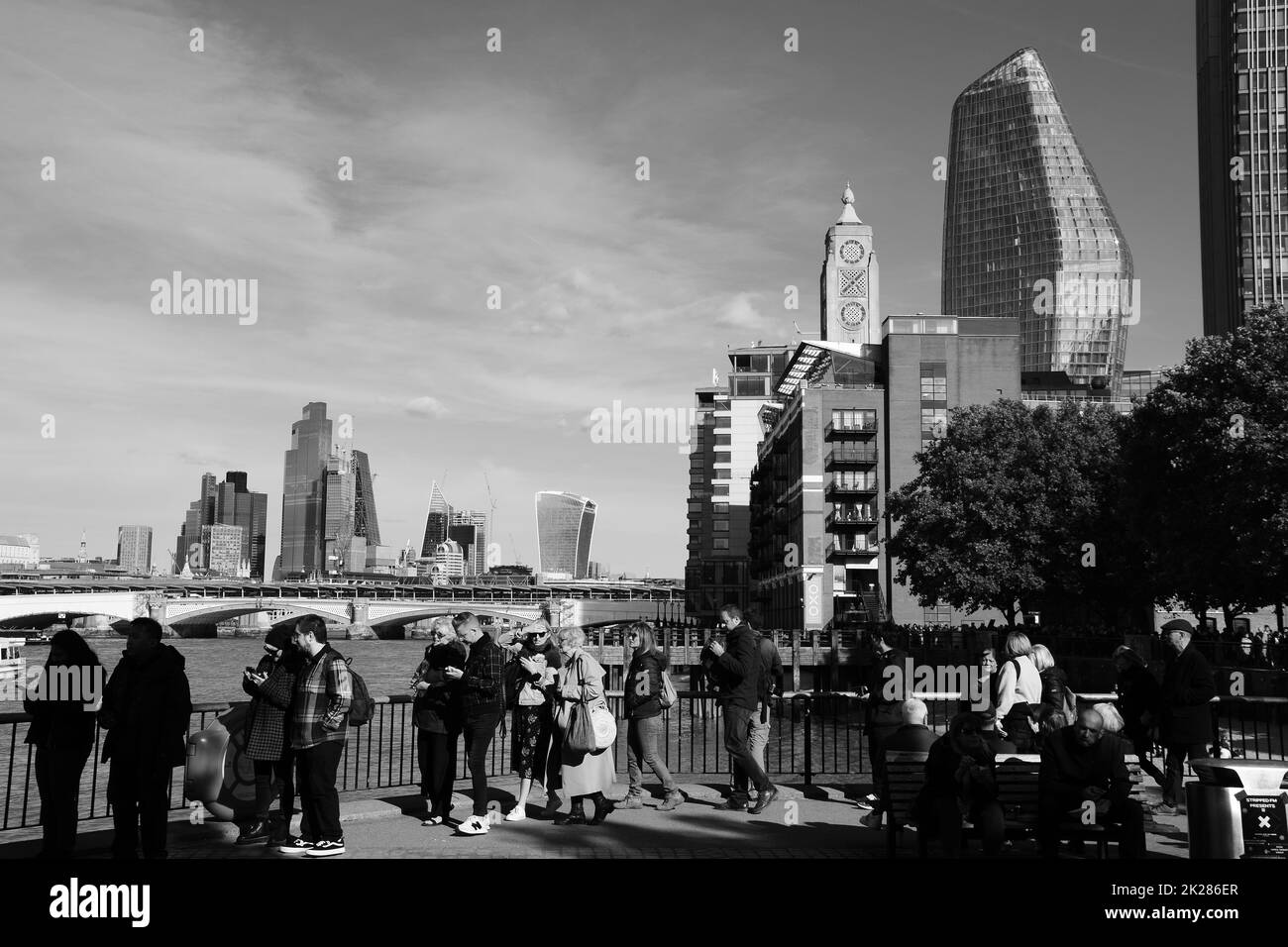 The queue to pay respects to the Queen in the Palace of Westminster ...