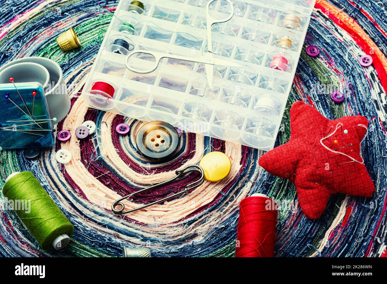 Sewing kit, handiwork Stock Photo - Alamy