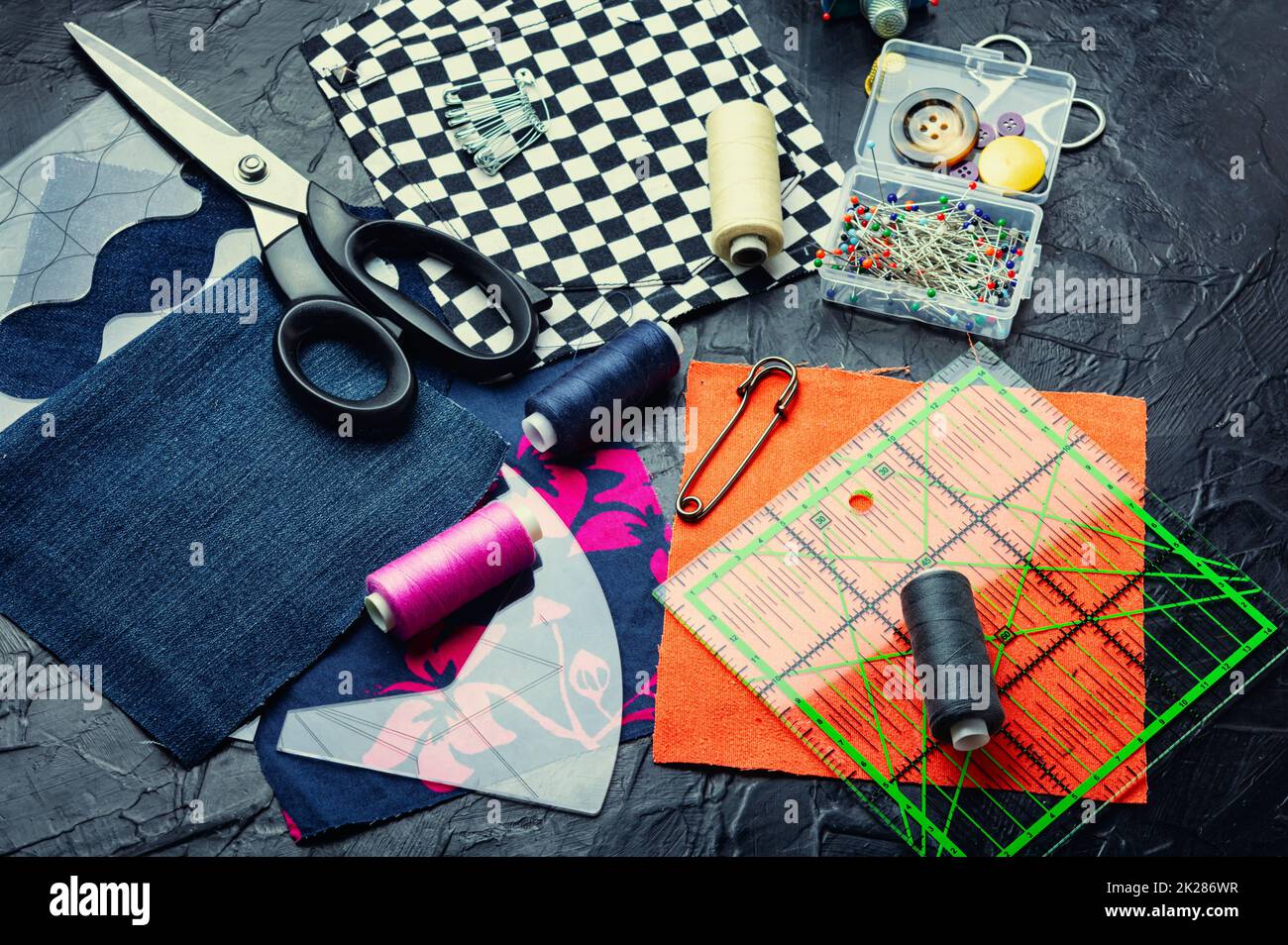 Sewing kit, handiwork Stock Photo - Alamy