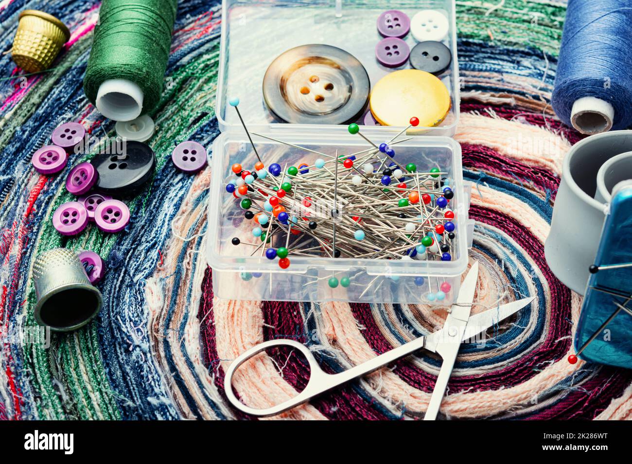 Set sewing kit scissors hi-res stock photography and images - Alamy