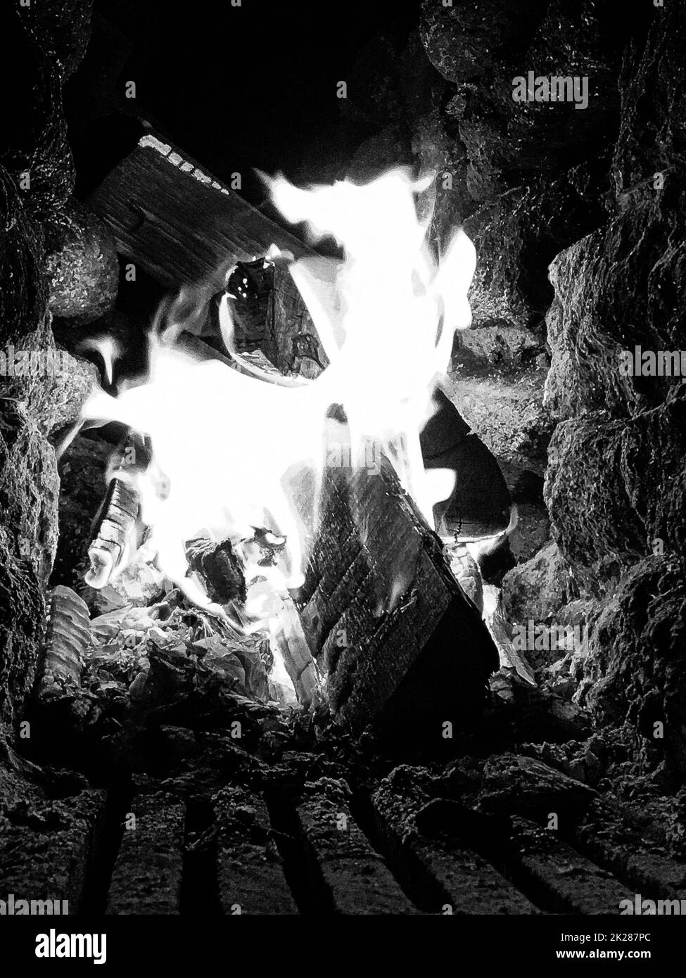 Flame fire hi-res stock photography and images - Alamy