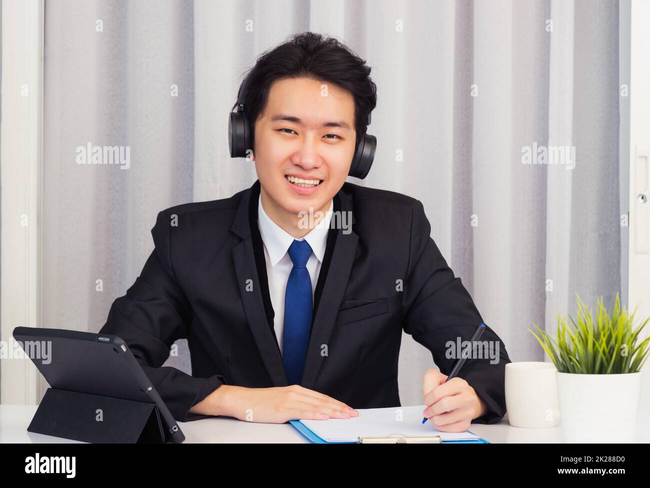 Video call home office hi-res stock photography and images - Alamy