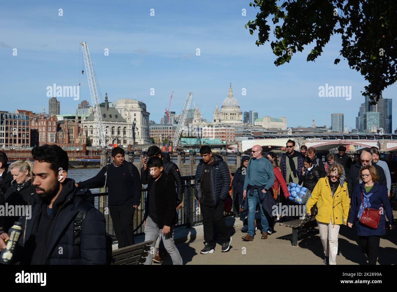 The queue to pay respects to the Queen in the Palace of Westminster ...