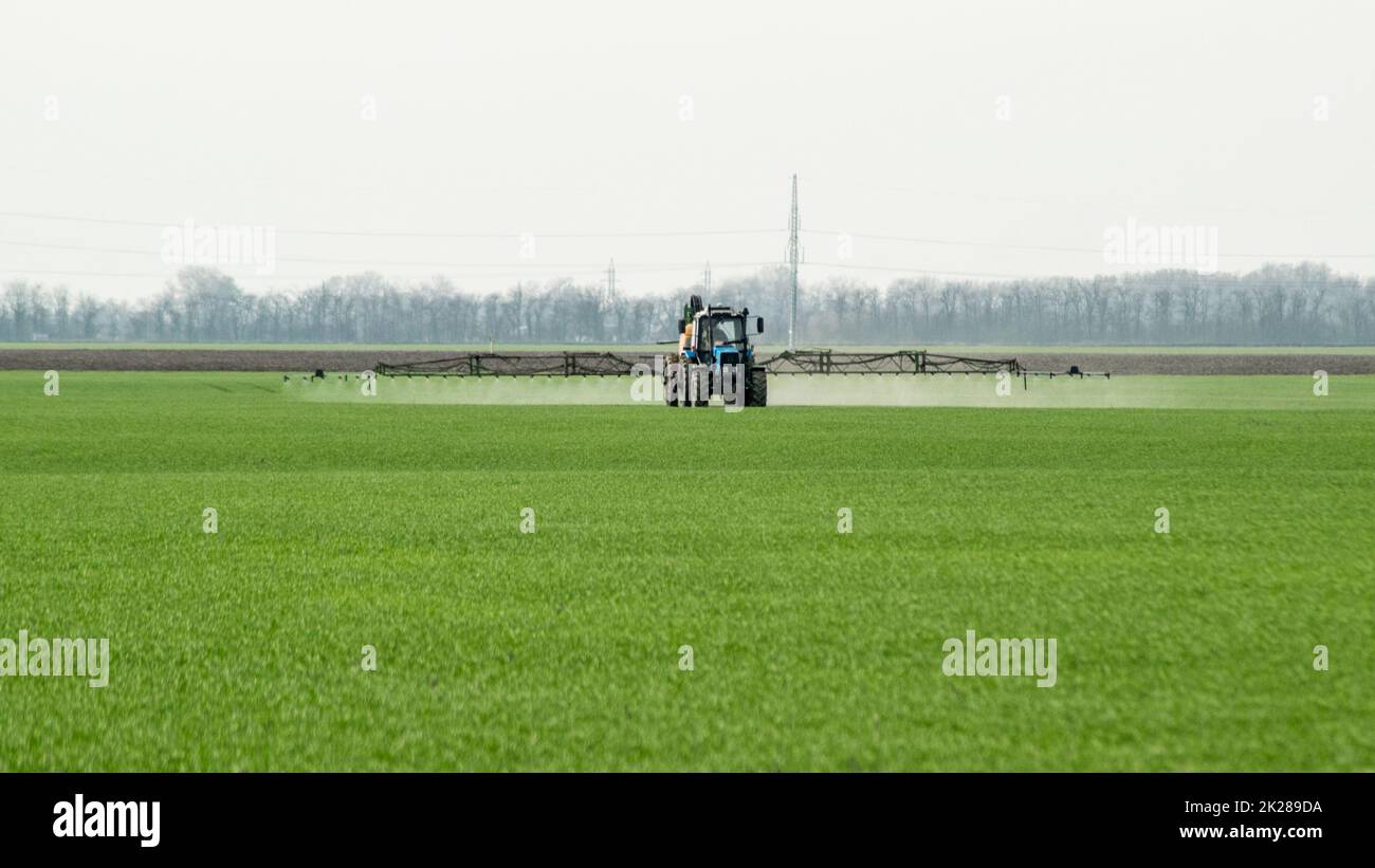 Liquid nitrogen fertilizer field hi-res stock photography and images ...