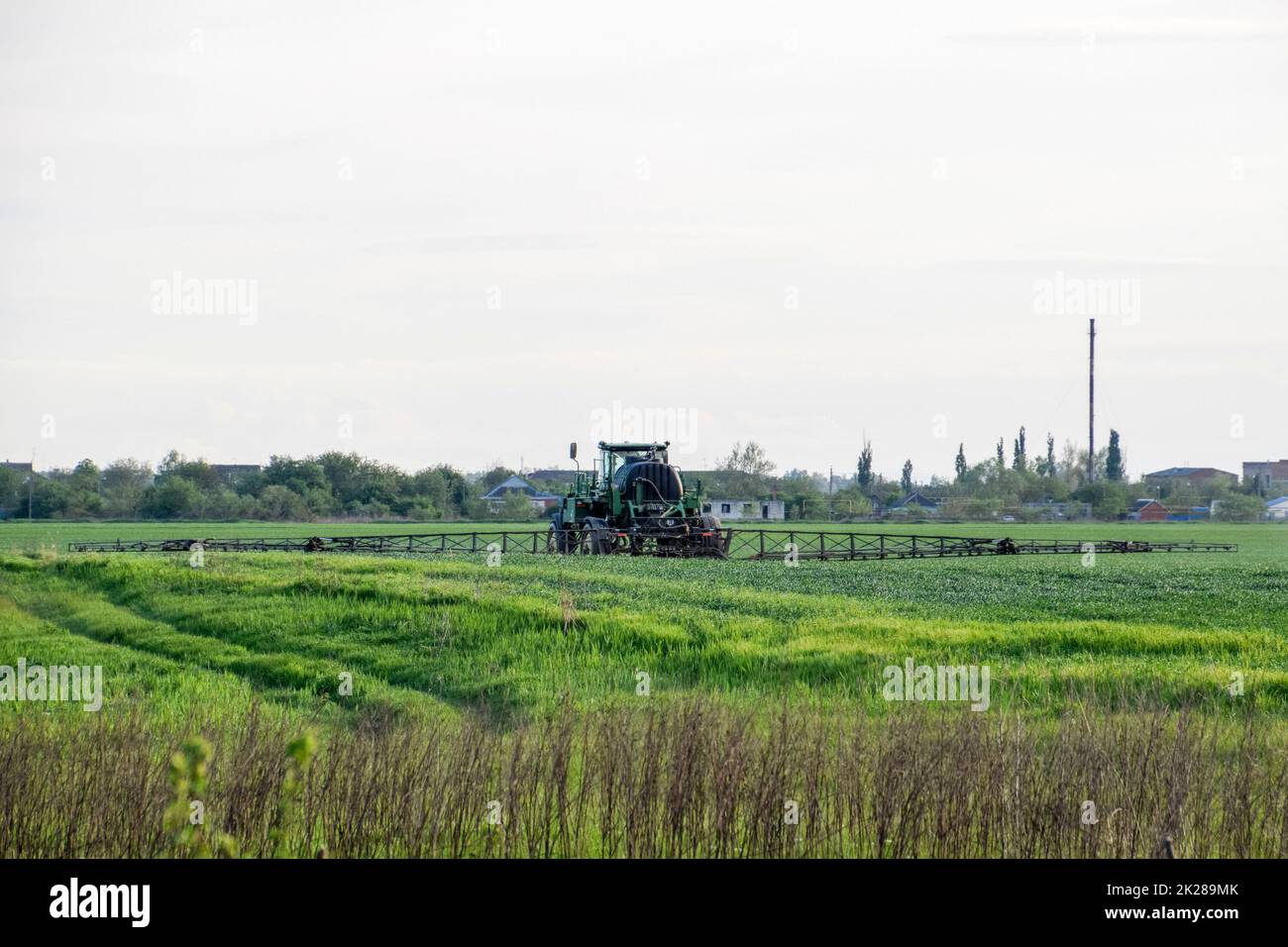 Tractor with a spray device for finely dispersed fertilizer. Tractor on ...