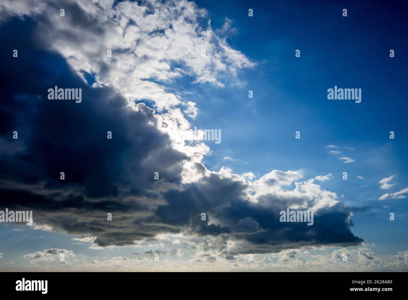 Dramatic sky sunset cloudy hi-res stock photography and images - Alamy