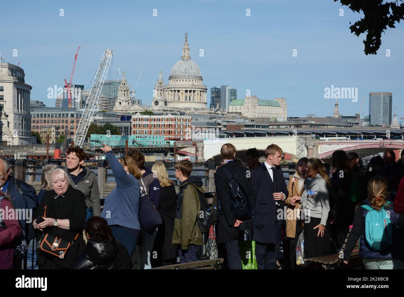 The queue to pay respects to the Queen in the Palace of Westminster ...