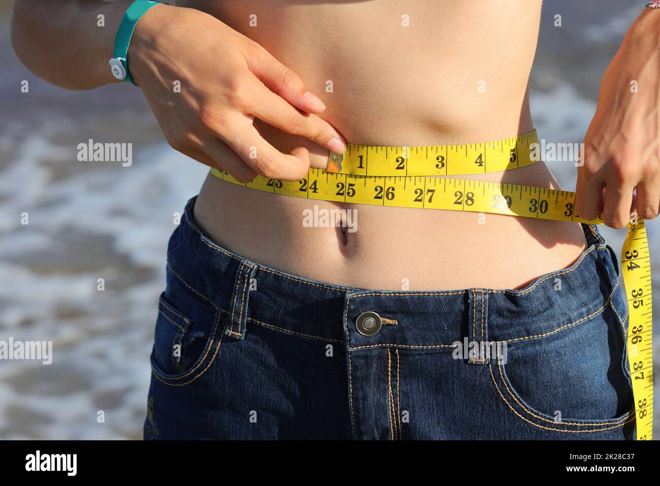 Teen belly button hi-res stock photography and images - Alamy