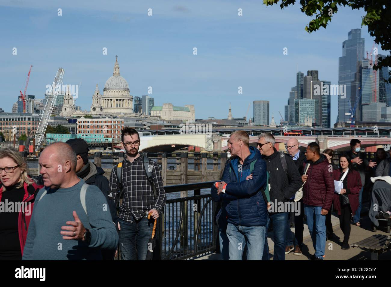 The queue to pay respects to the Queen in the Palace of Westminster ...