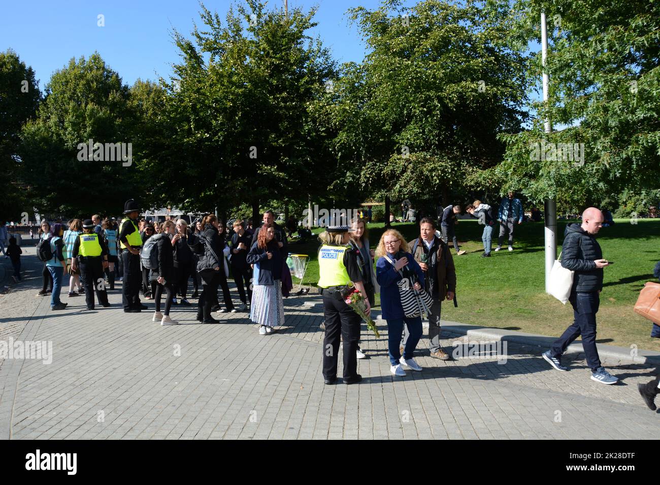 The queue to pay respects to the Queen in the Palace of Westminster ...