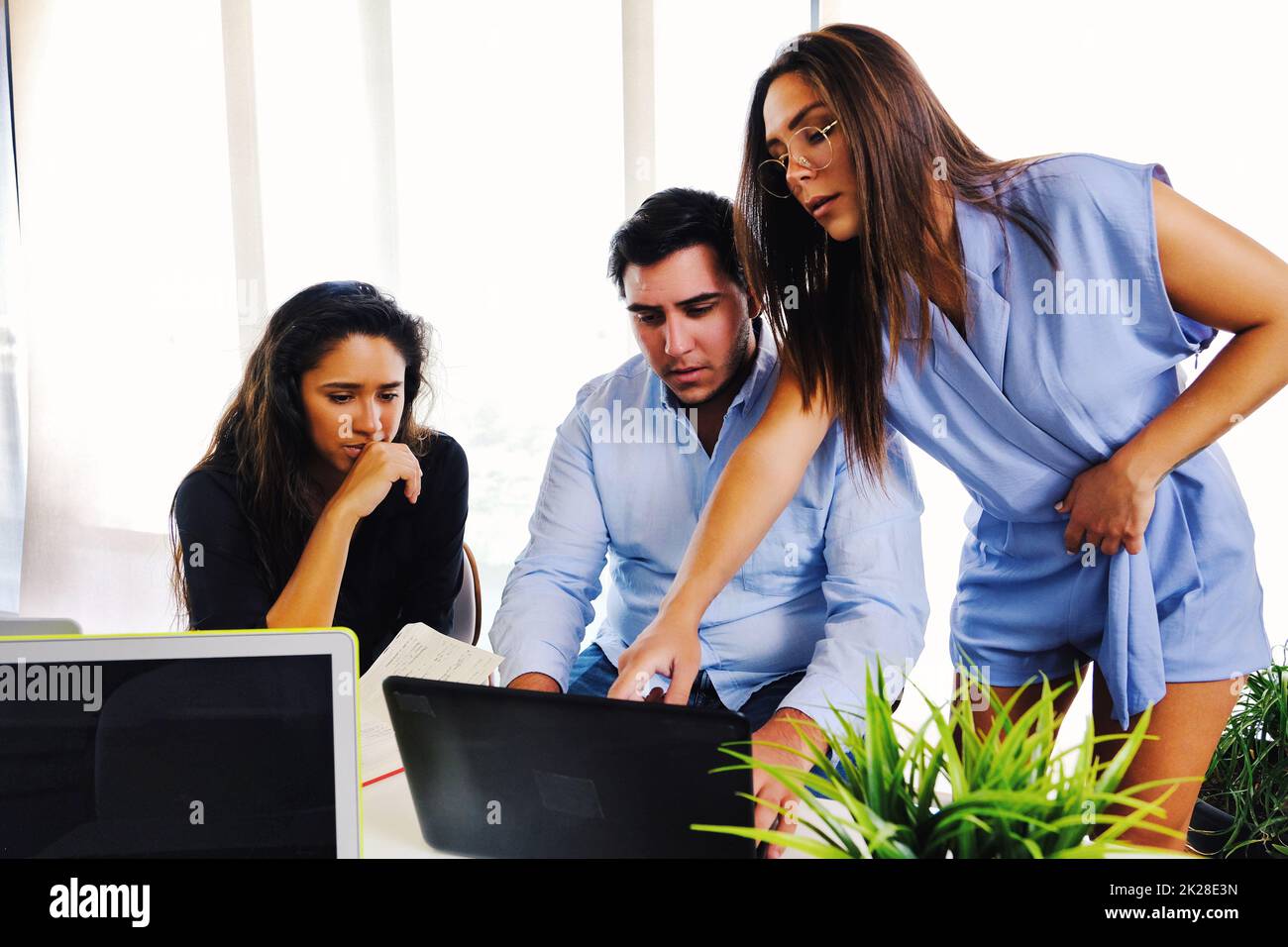 Young diverse group entrepreneurs hi-res stock photography and images ...