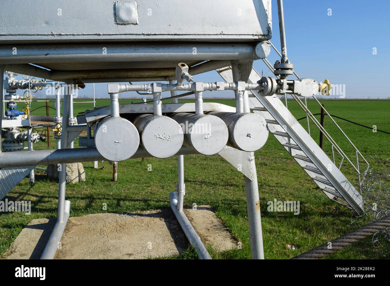Dosage unit and container with methanol. Additional equipment for oil ...