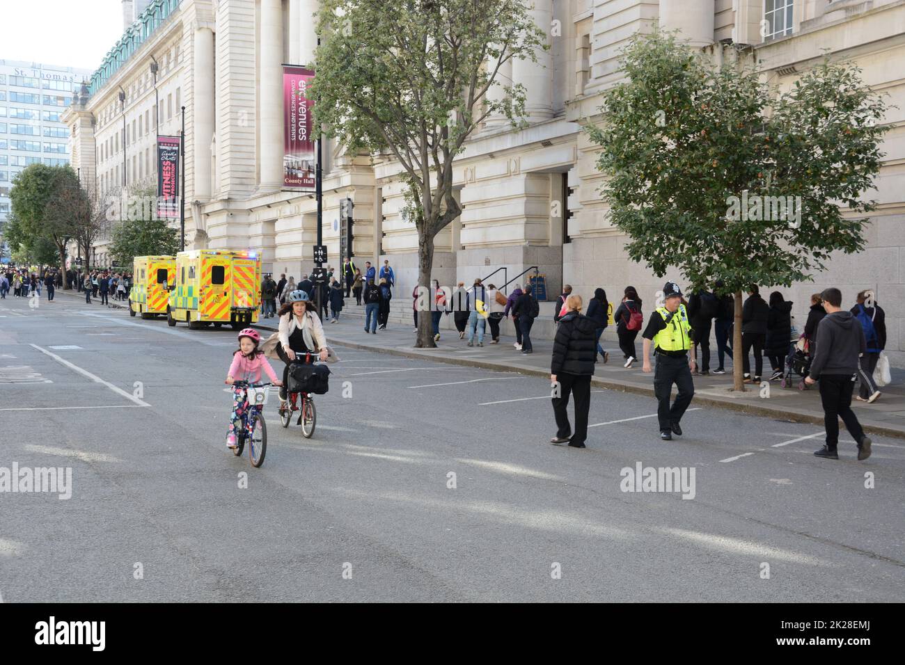 Ambulances queueing hi-res stock photography and images - Alamy