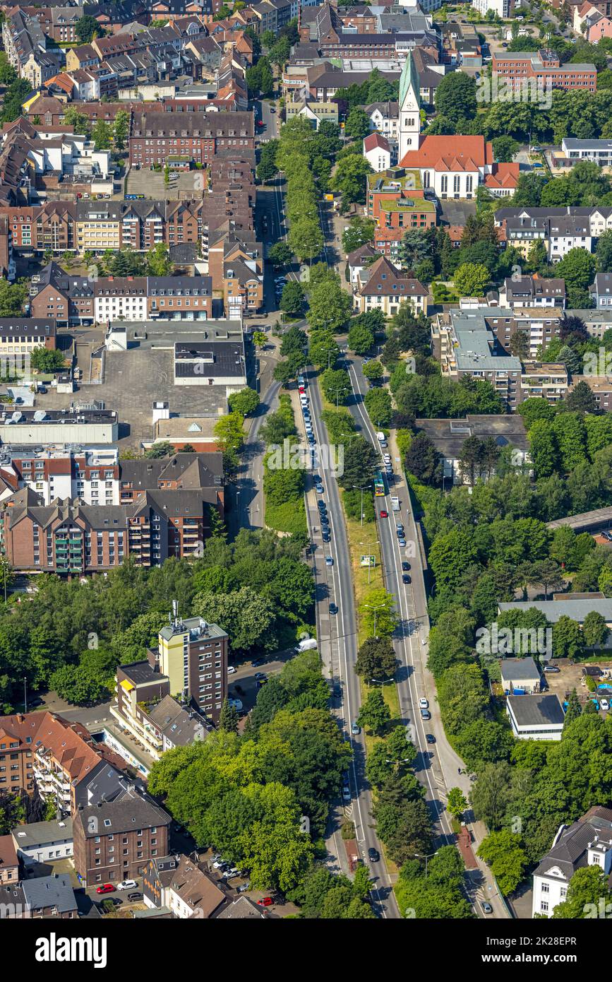 Humboldtstrasse and green central reservation hi-res stock photography ...