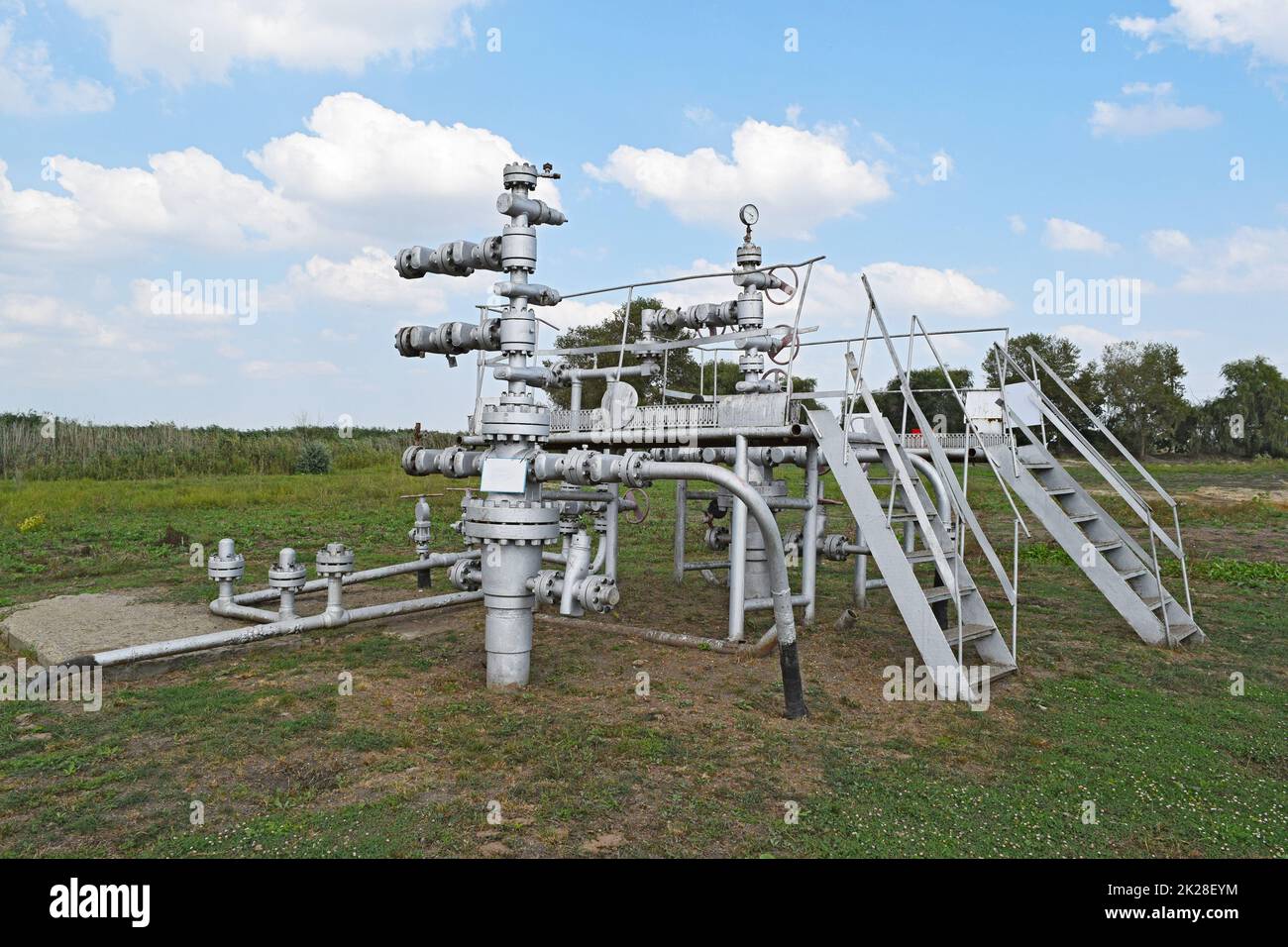 Equipment of an oil well Stock Photo - Alamy