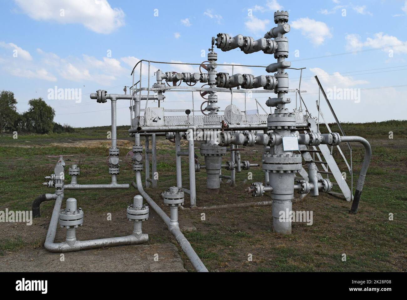 Equipment of an oil well Stock Photo - Alamy