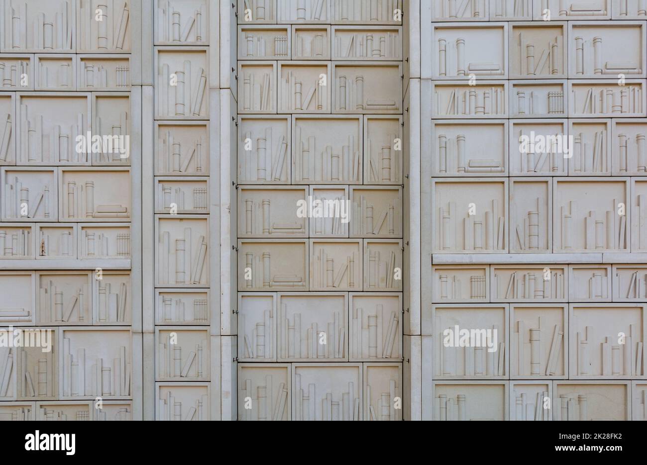 Books facade hi-res stock photography and images - Alamy