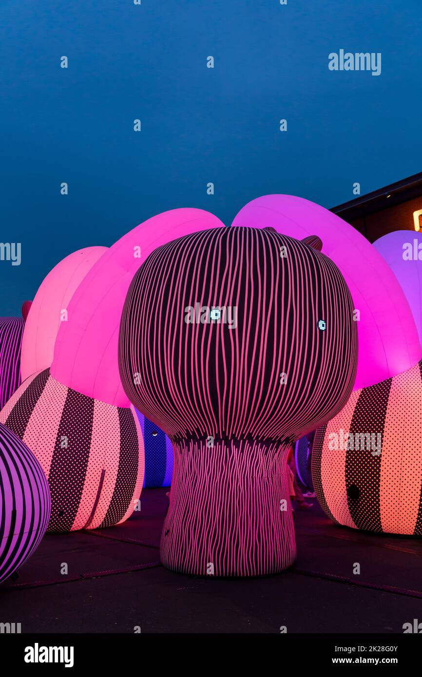 Walk in inflatable sculptures hi-res stock photography and images - Alamy