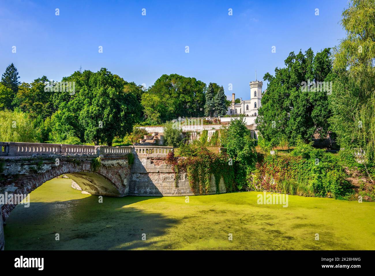 Manor house bridge hi-res stock photography and images - Alamy