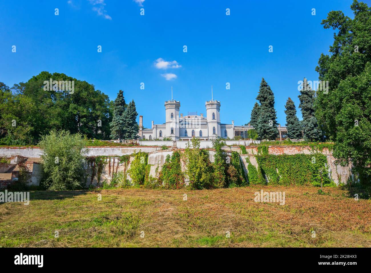 Ukraine white palace hi-res stock photography and images - Alamy