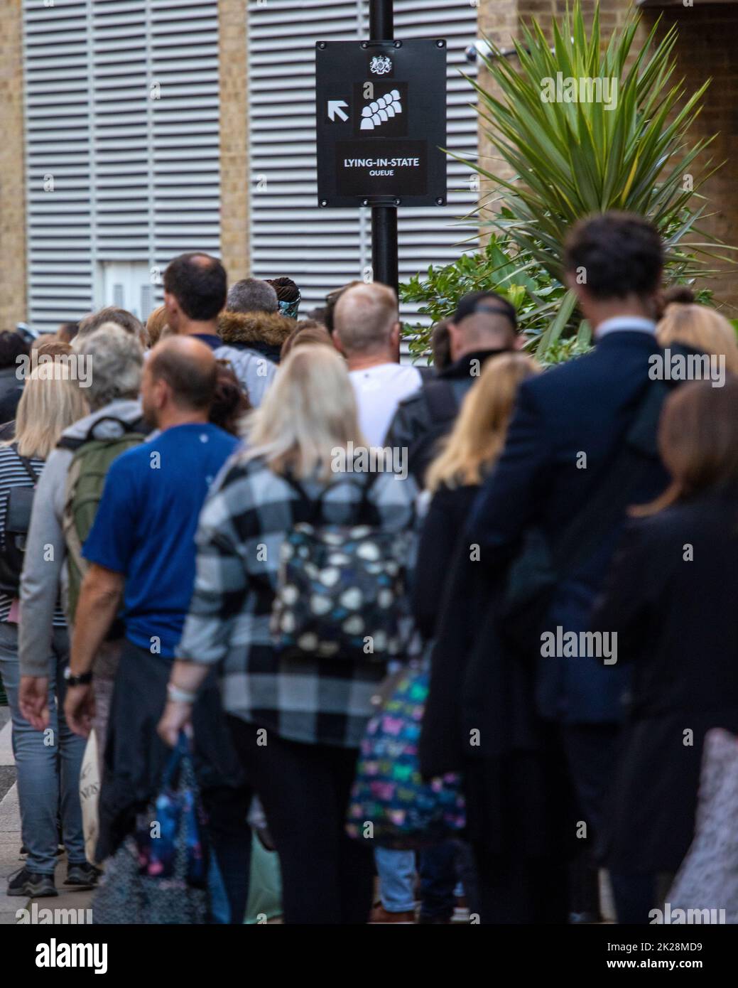 London, UK - September 17th 2022: The Queue on Shad Thames in London ...
