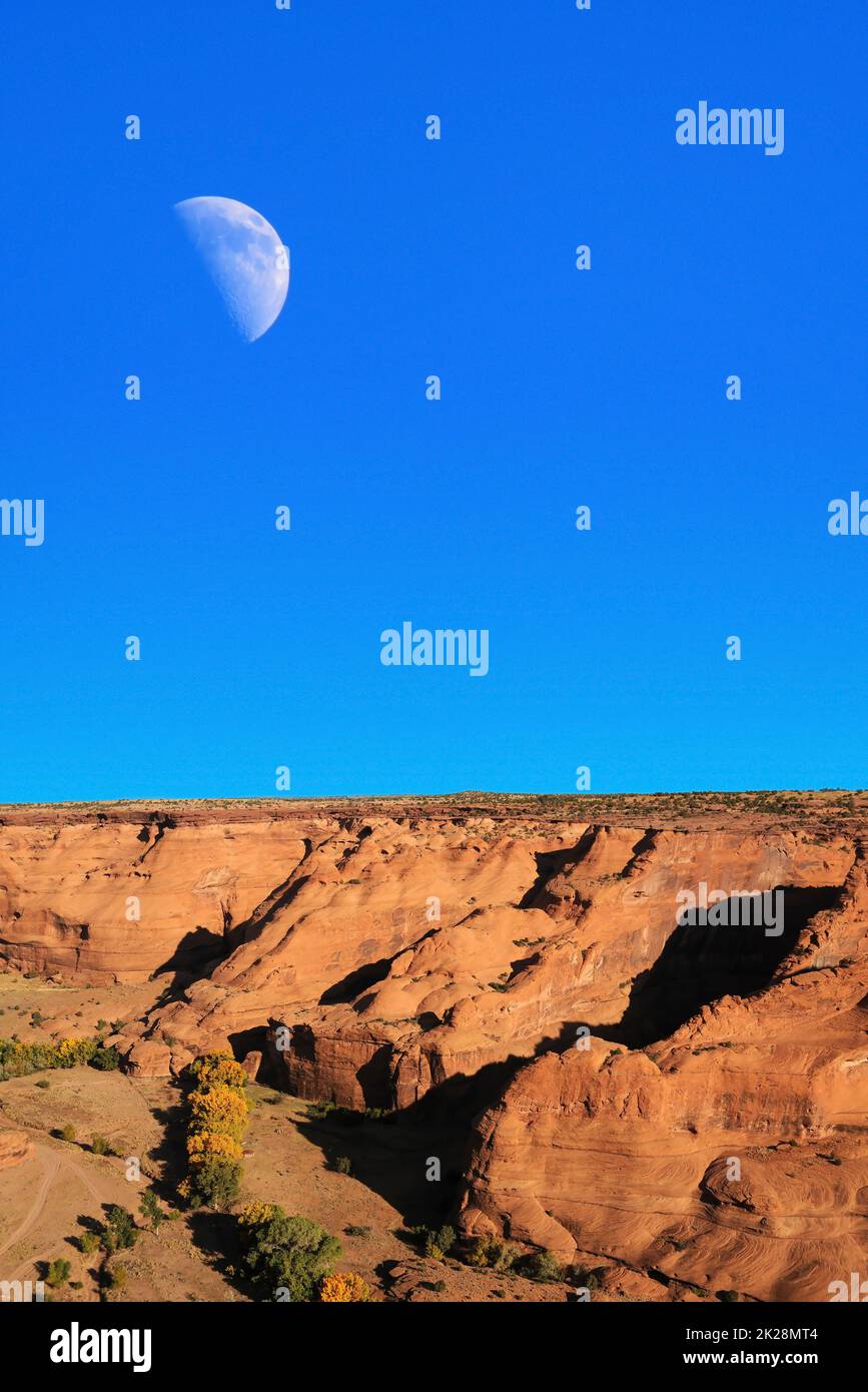 Moonrise architecture hi-res stock photography and images - Alamy