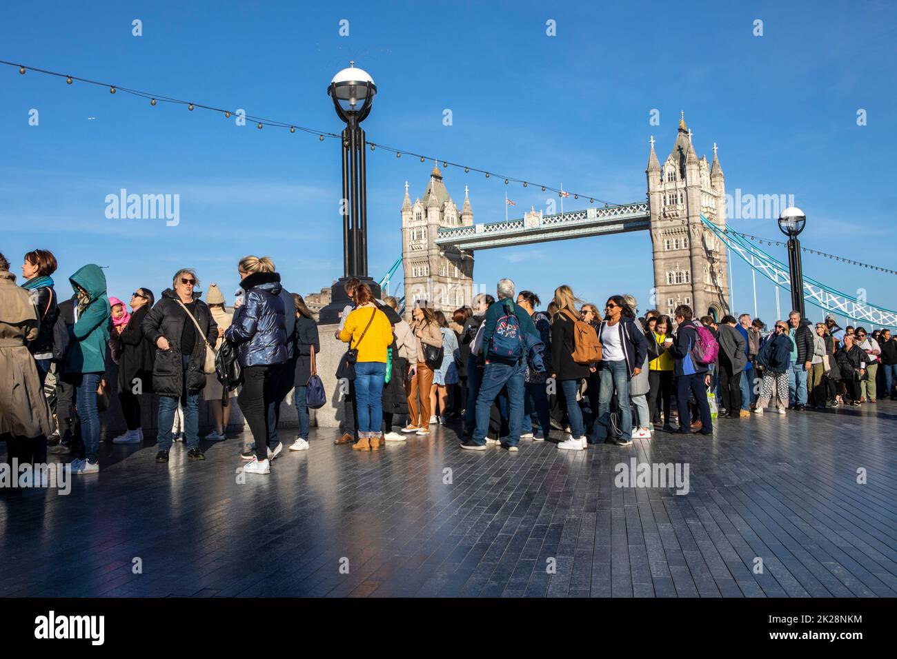 London, UK - September17th 2022: The Lying-in-State queue to see Queen ...