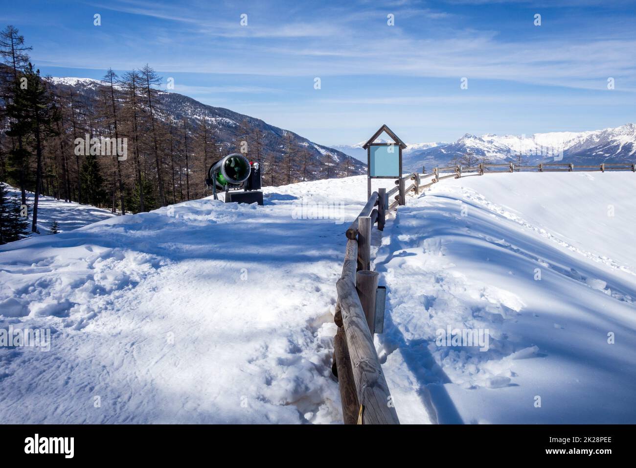 Snow gun hi-res stock photography and images - Alamy