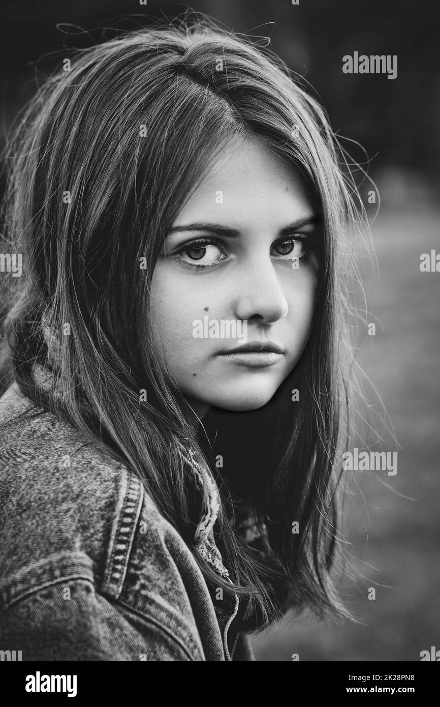 Sample Girl Profile Pic at Alicia Montes blog