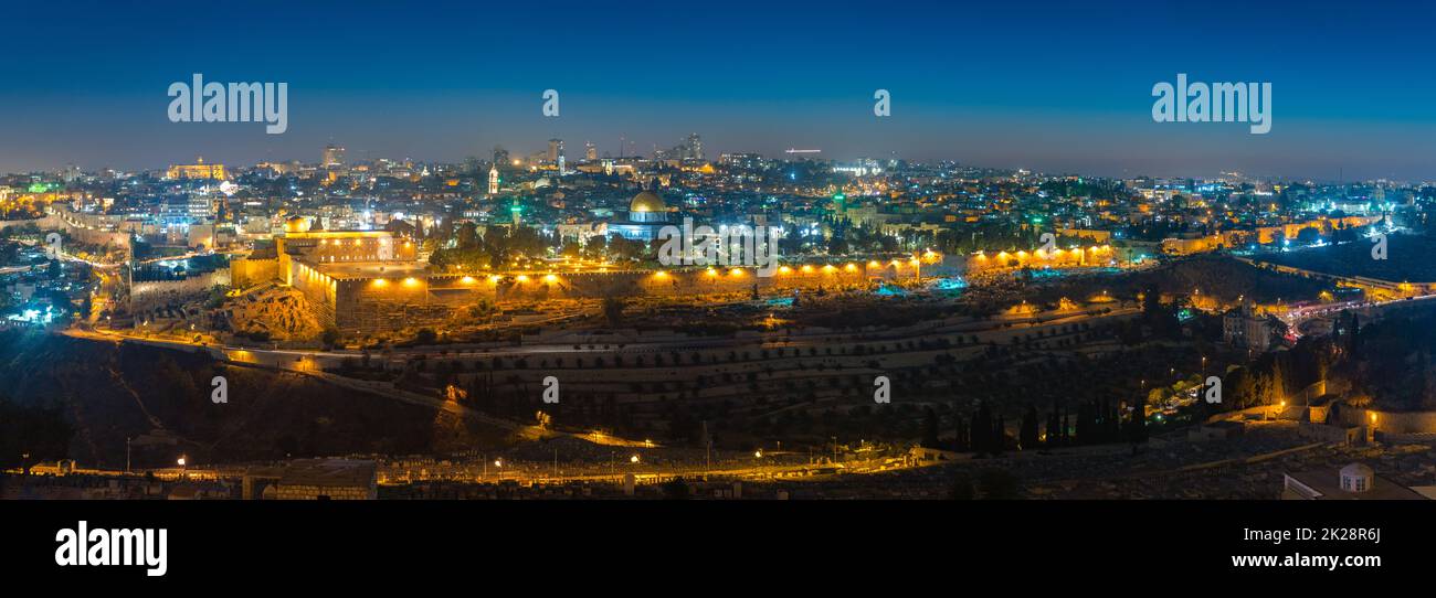 Night temple hi-res stock photography and images - Alamy