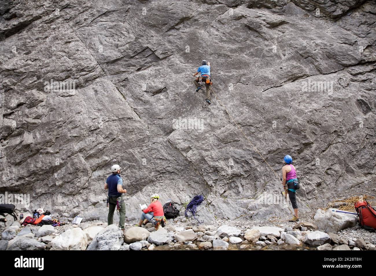 Climber scaling rock face hi-res stock photography and images - Alamy